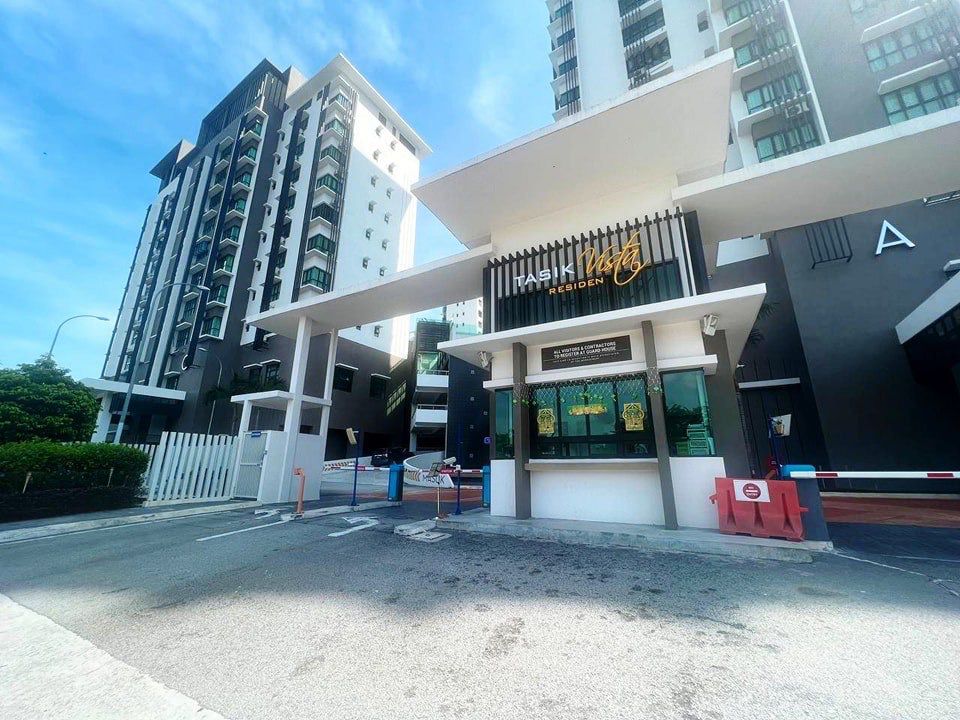 B-14-4, (Lake Vista Residence) Tasik Vista Residen, Persiaran Suarasa, Bandar Tun Hussein Onn ...