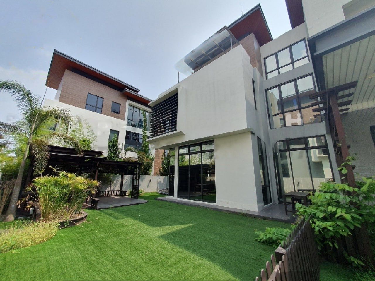 8, Jalan Anggerik Disa 31/183A, Long Branch Residences Alam Kemuning ...